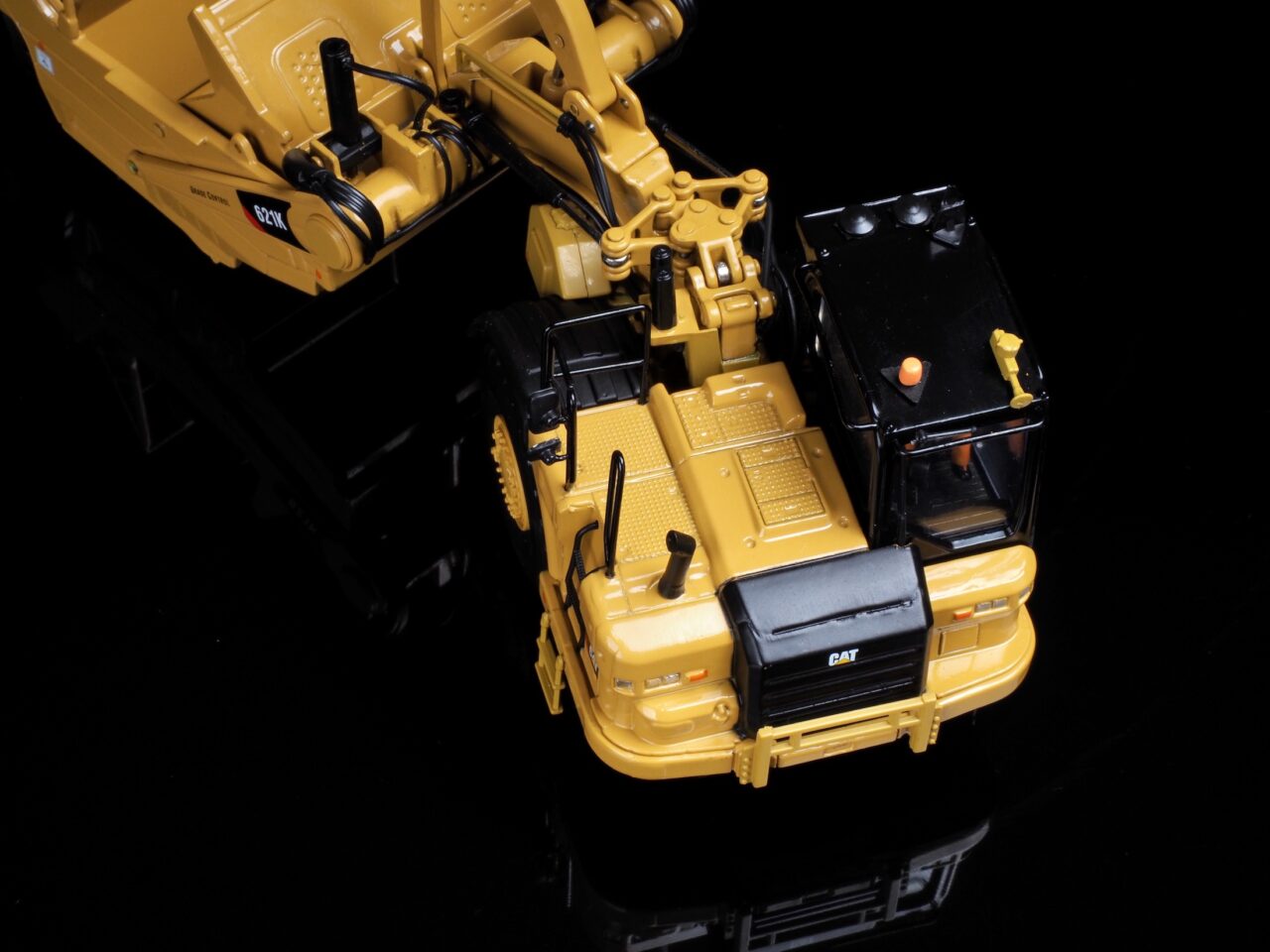 1:50 Scale Cat 621K Scraper & Cat No. 70 Scraper with D7 Track-Type ...