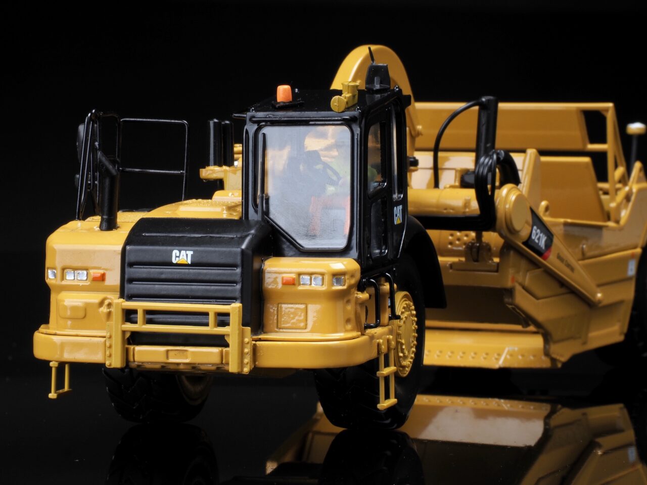 1:50 Scale Cat 621K Scraper & Cat No. 70 Scraper with D7 Track-Type ...